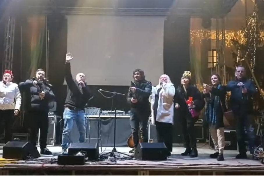 Musica, ballo e allegria: il capodanno in piazza ad Allumiere è un successo Musica, ballo e allegria: il capodanno in piazza ad Allumiere è un successo