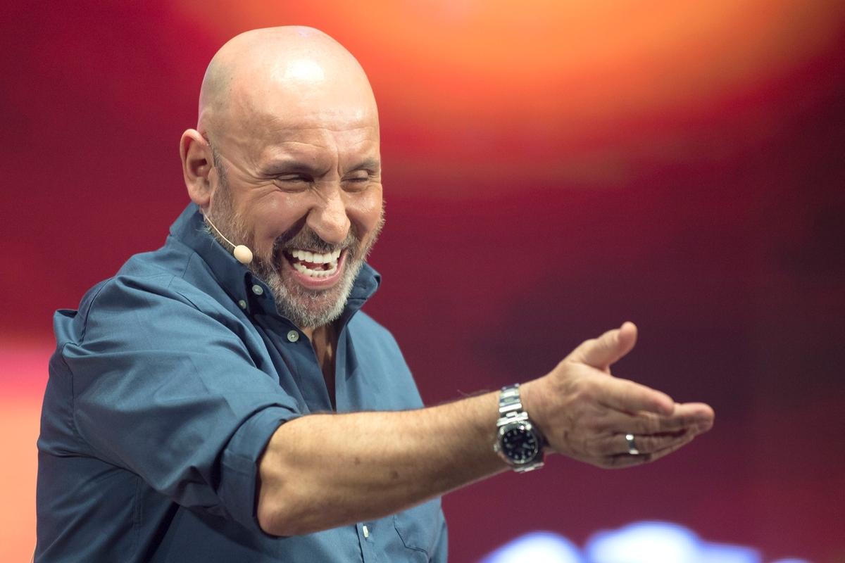 Maurizio Battista, slitta lo spettacolo “Ai miei tempi non era così”